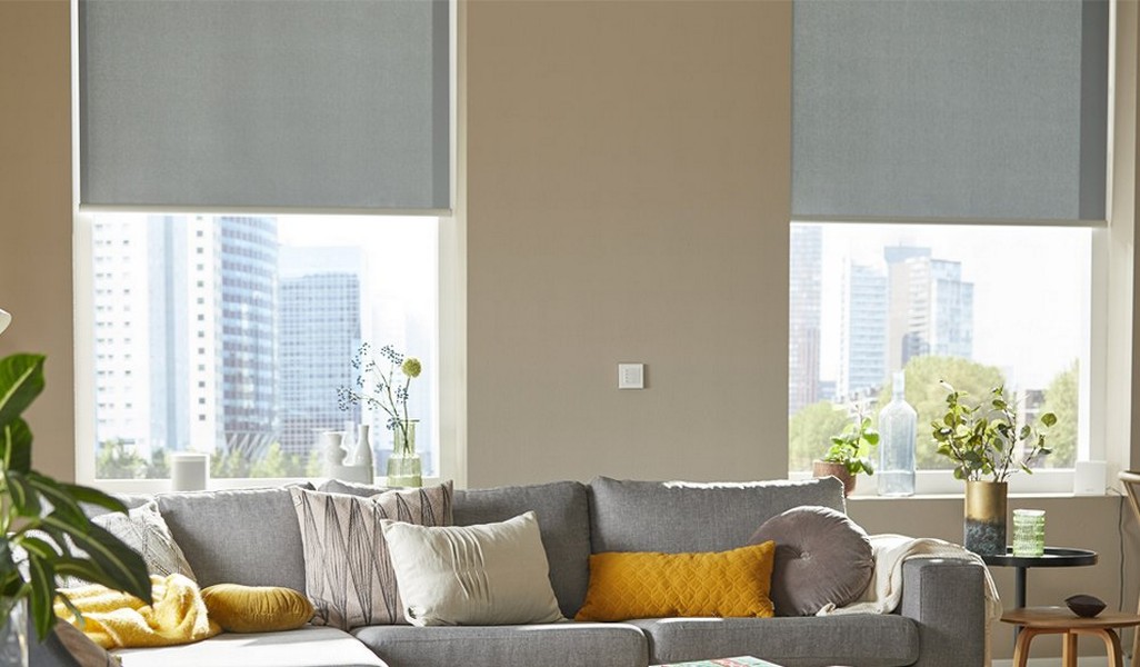 How to remotely control multiple roller blinds at the same time