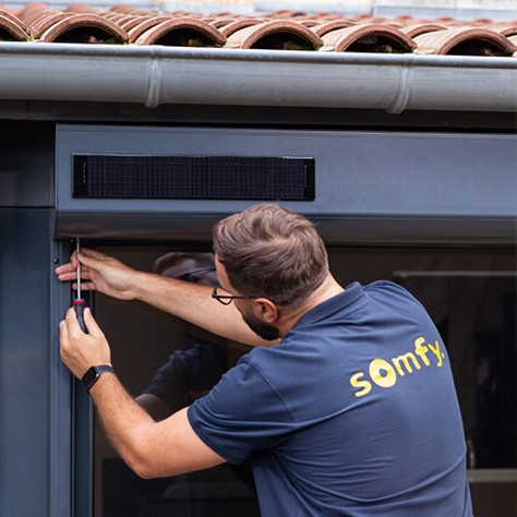 Solar-powered window roller shutters | Domestic | Somfy