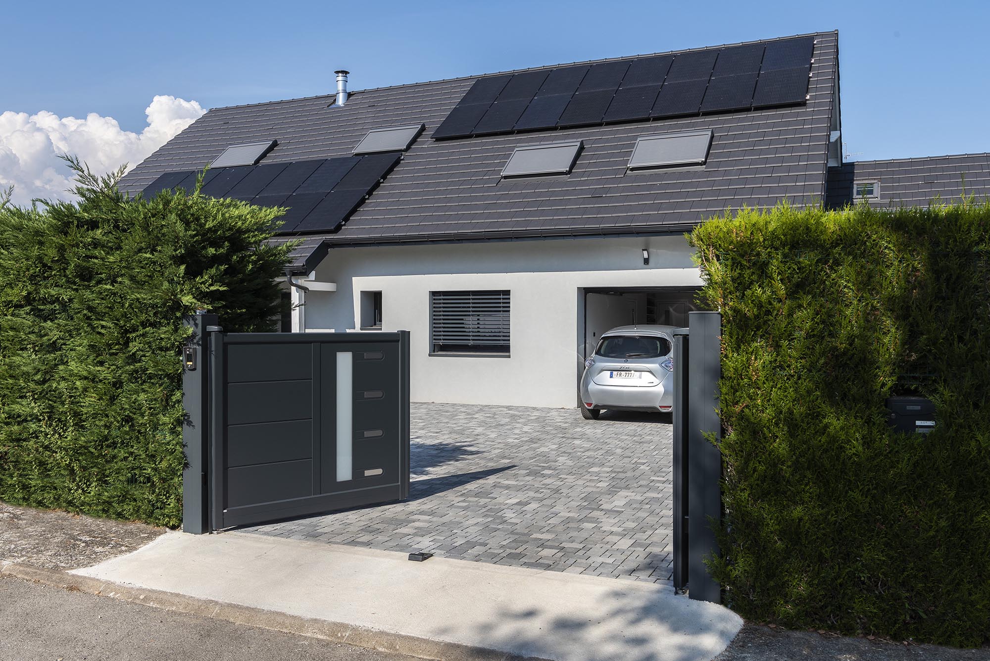 Motorised and connected gates and garages: a little extra that makes ...