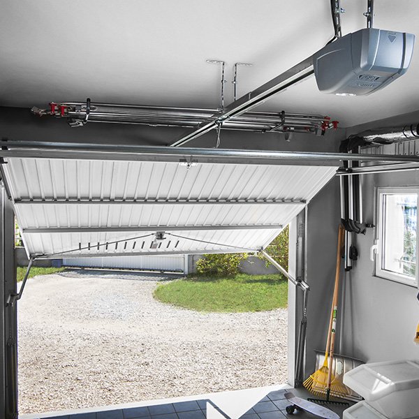 Smart garage technology does the heavy lifting for you | Somfy